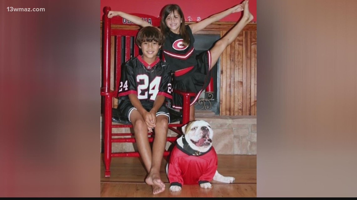 UGA cheerleader set to graduate has made many memories with team ...