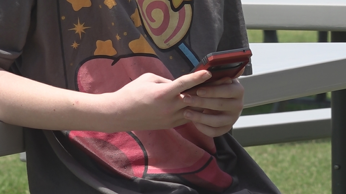 As Georgia high school phone ban nears, schools weigh enforcement ...