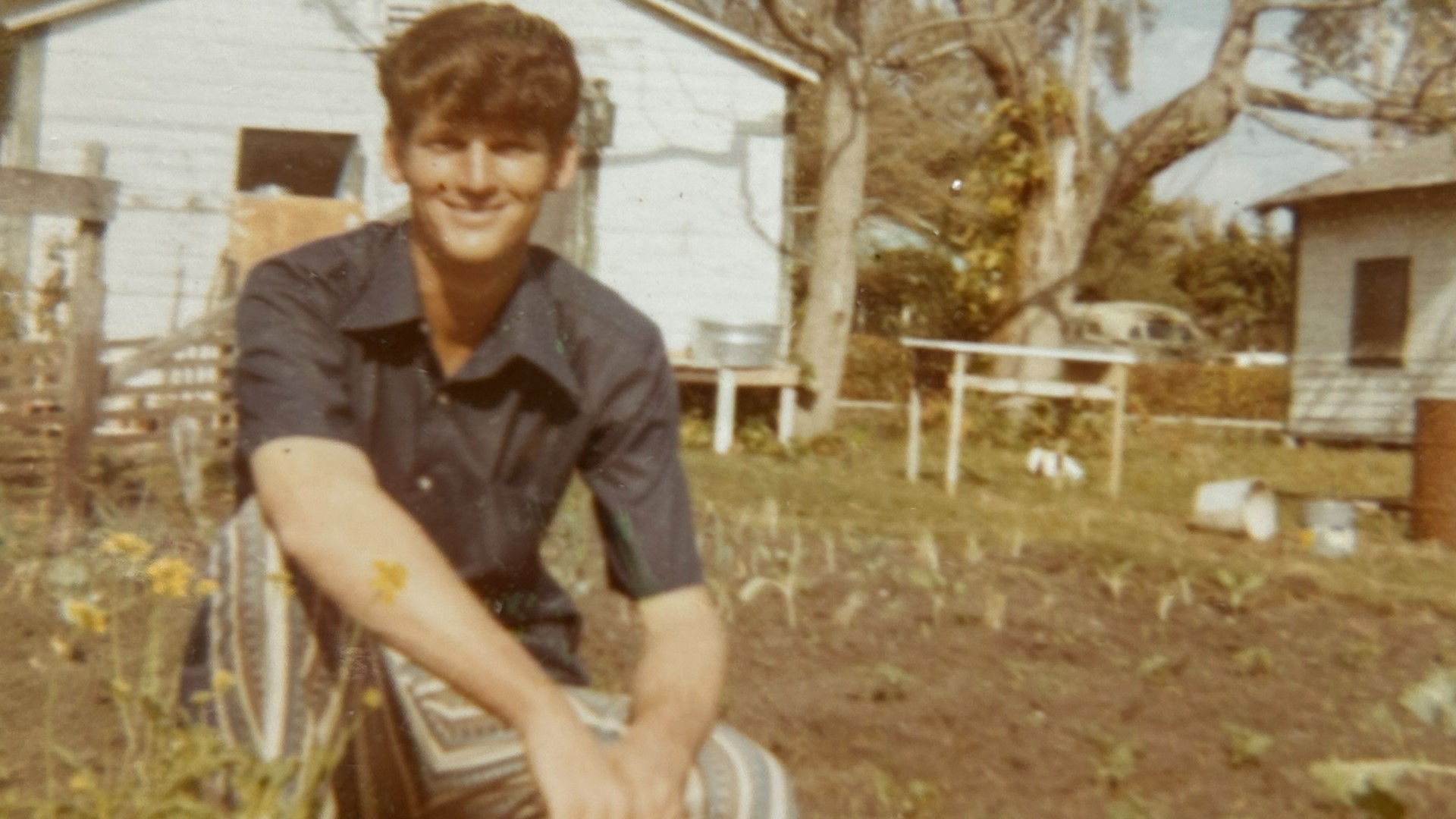 Waving Man leaves a legacy of love behind | 13wmaz.com