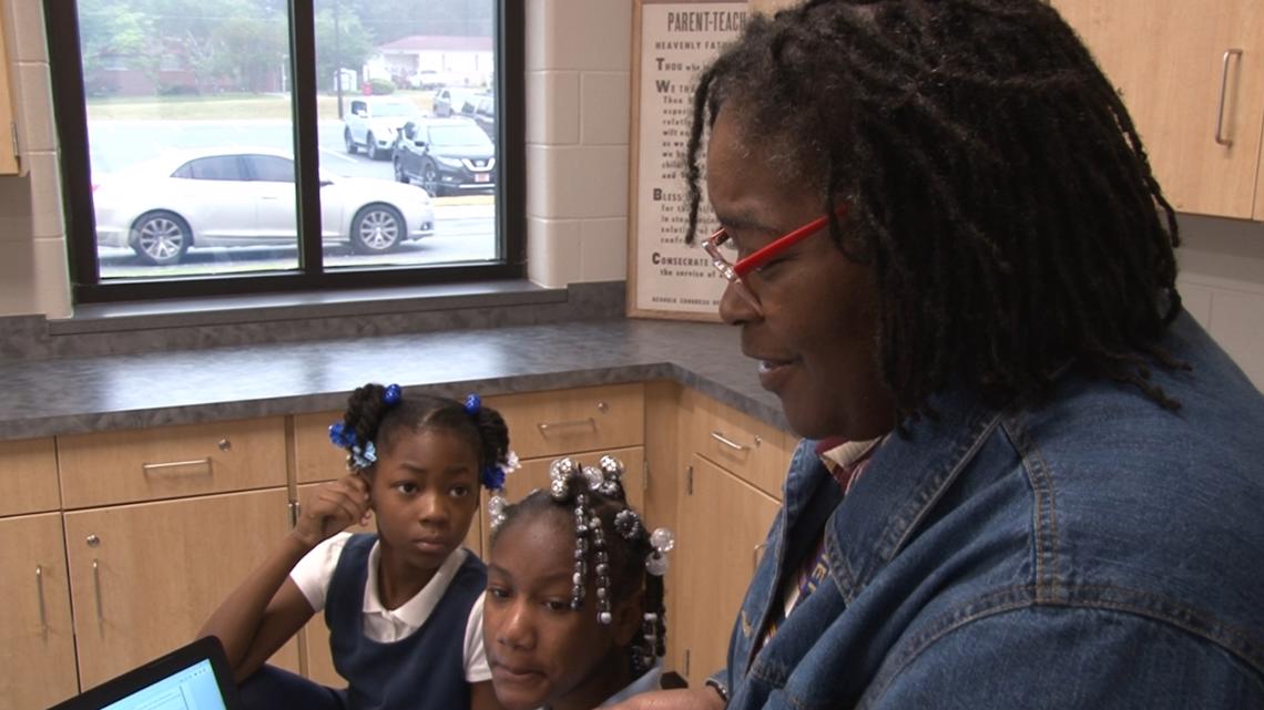 John R. Lewis Elementary School is bringing Wall Street class | 13wmaz.com
