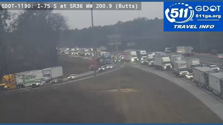 Traffic Impact Alert: Vehicle fire blocks 2 southbound lanes on I-75 in ...