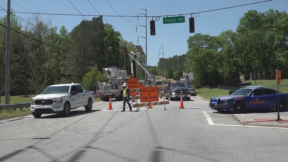 Car crash closes Tucker Bridge, causing travel complications | 13wmaz.com