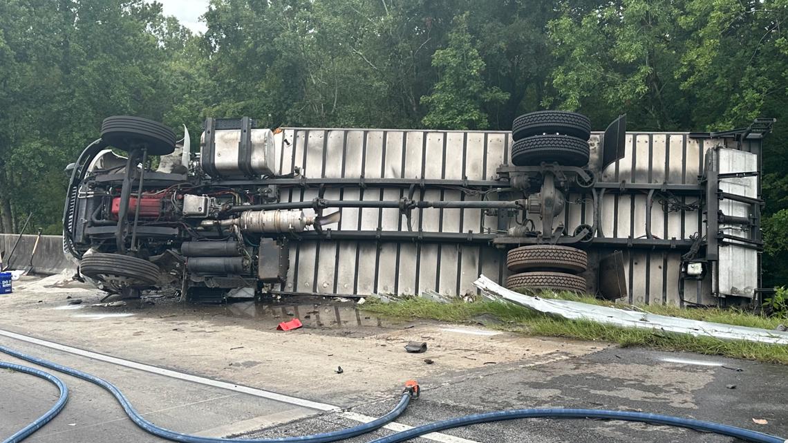 Traffic halted on I-75 South after car crash in Forsyth | 13wmaz.com