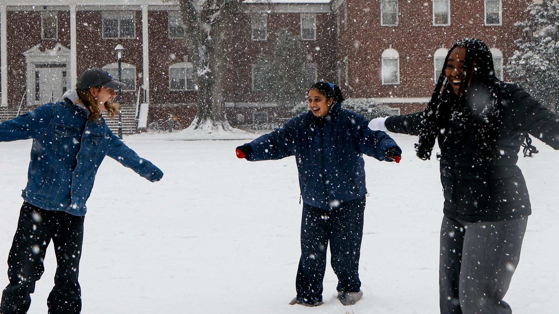 How UGA students celebrated their first snow day in years | 13wmaz.com