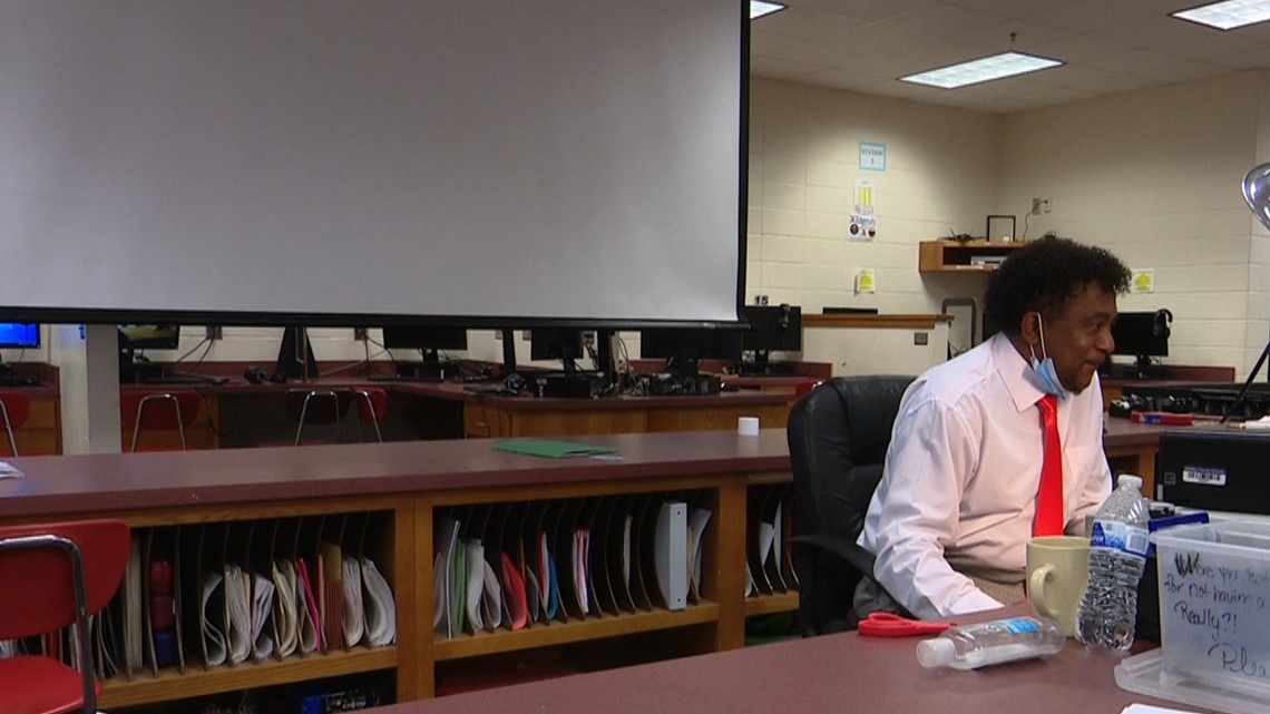 Huntington Middle teacher wins Honored National Teaching Award | 13wmaz.com