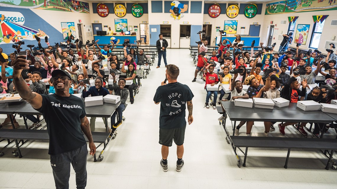 5th-graders get new shoes for the school year | 13wmaz.com