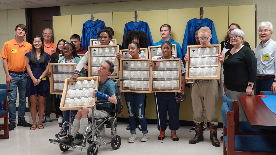 Georgia Academy for the Blind graduates get 3D yearbooks | 13wmaz.com