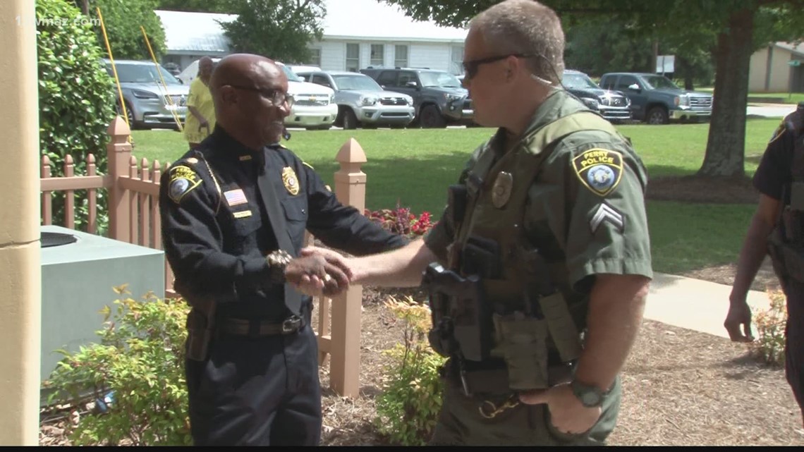 After 32 years of service, Perry police officer retires | 13wmaz.com