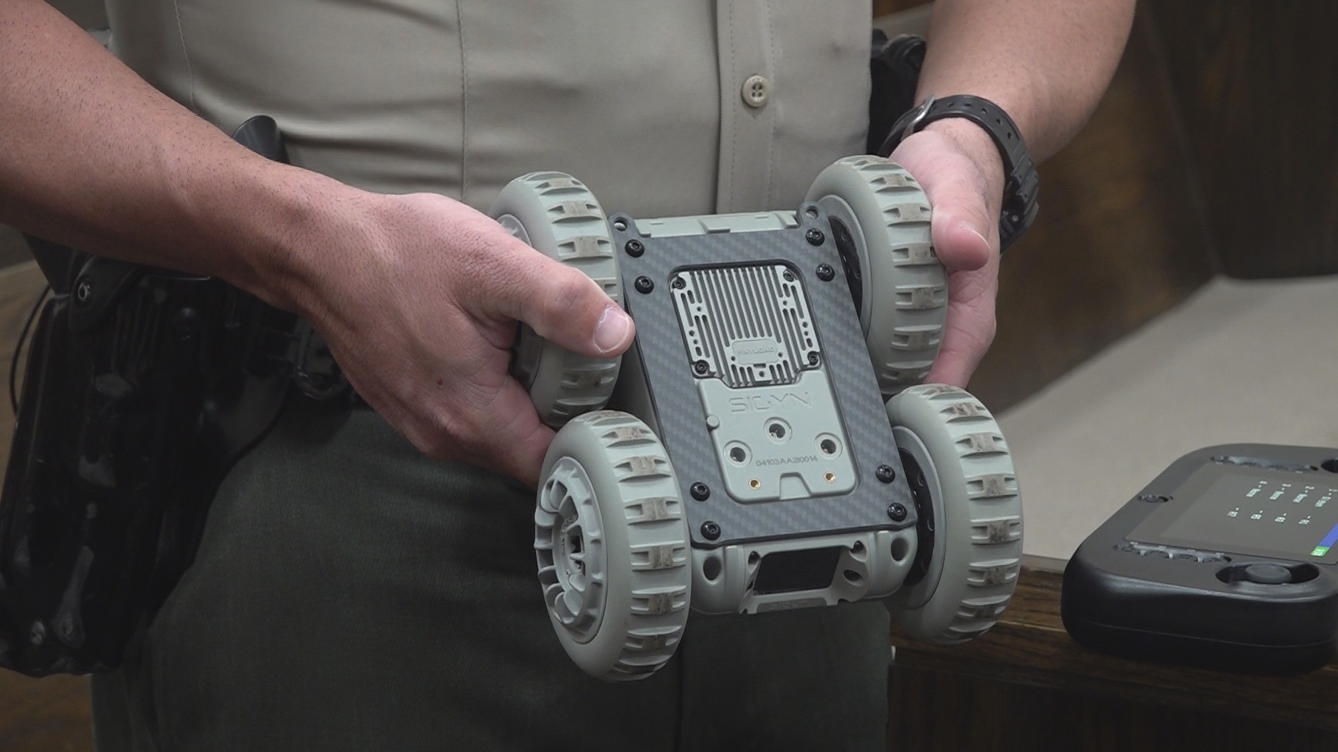 Monroe County uses robot to safely locate suspects | 13wmaz.com