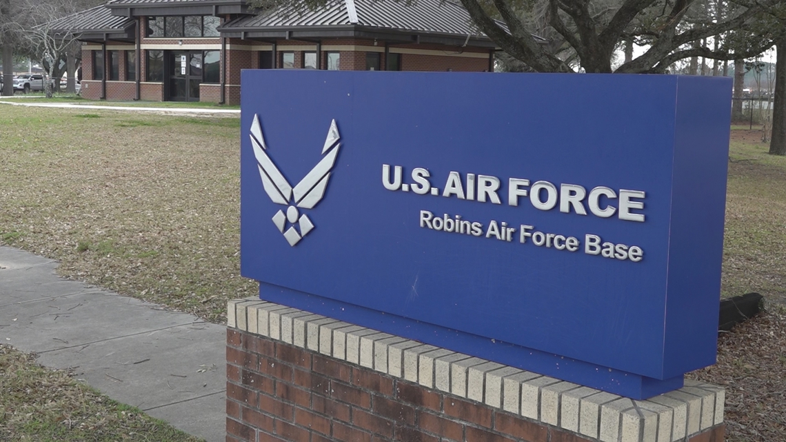 Federal workers at Robins AFB face new 'list accomplishments or resign ...