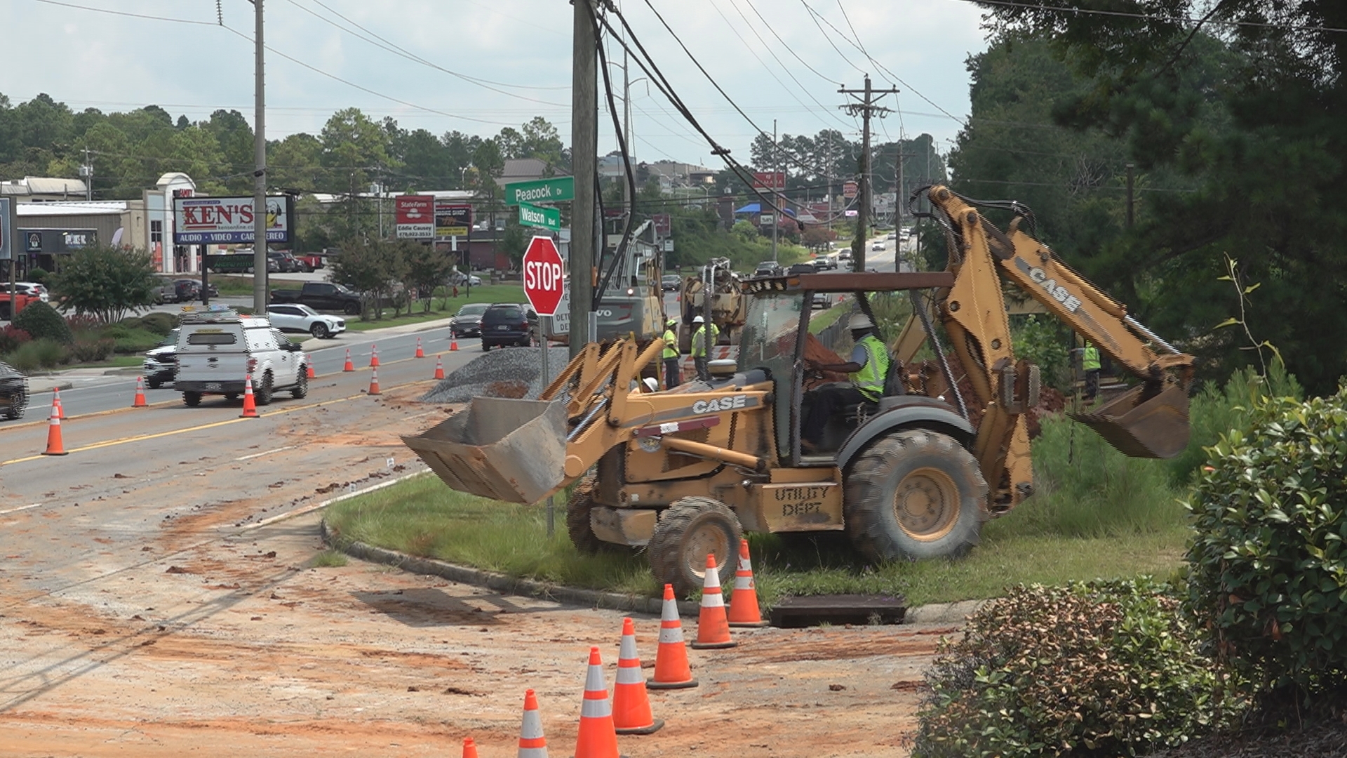 Water main break affects Watson Boulevard businesses | 13wmaz.com