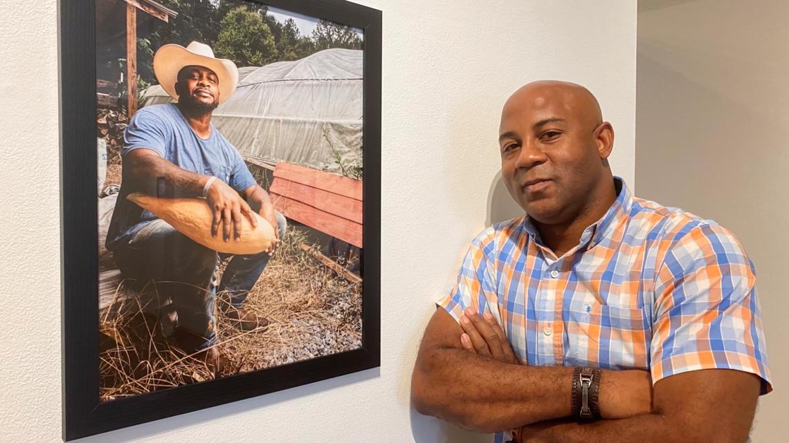 Macon art gallery exhibit showcases blue-collar workers | 13wmaz.com