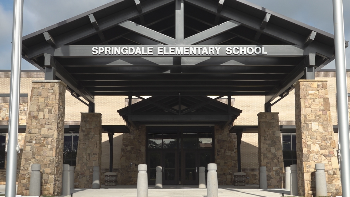 Springdale Elementary gives staff first look at new building | 13wmaz.com