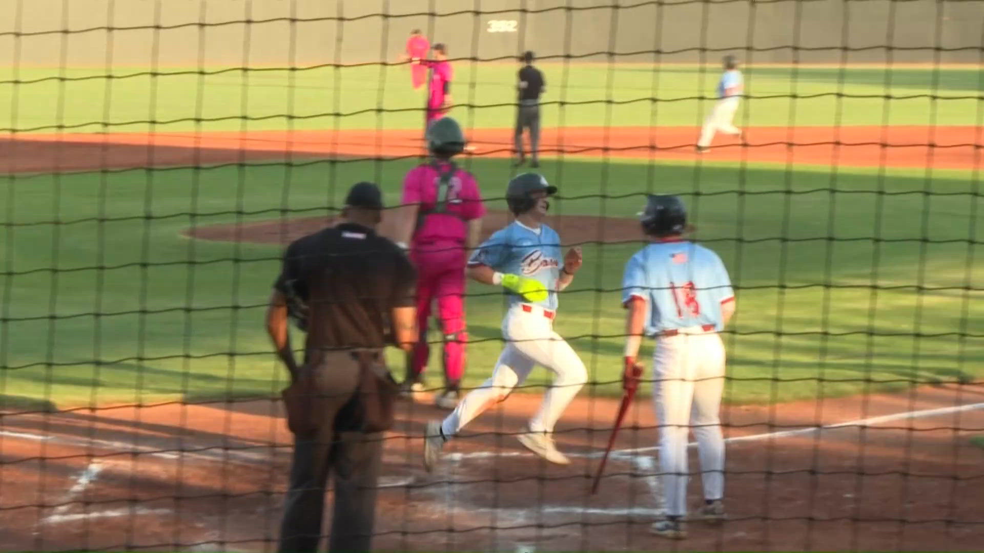 Macon Bacon take on Florence Flamingos as summer baseball season heats ...
