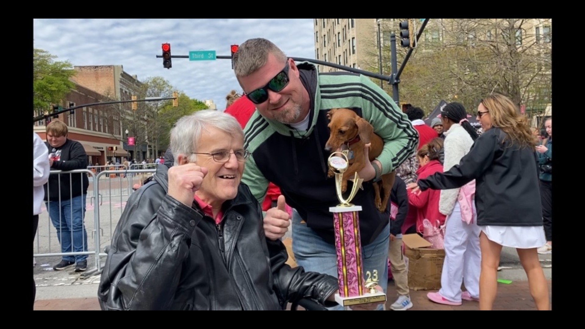 Cherry Blossom festival holds Weiner Dog race | 13wmaz.com