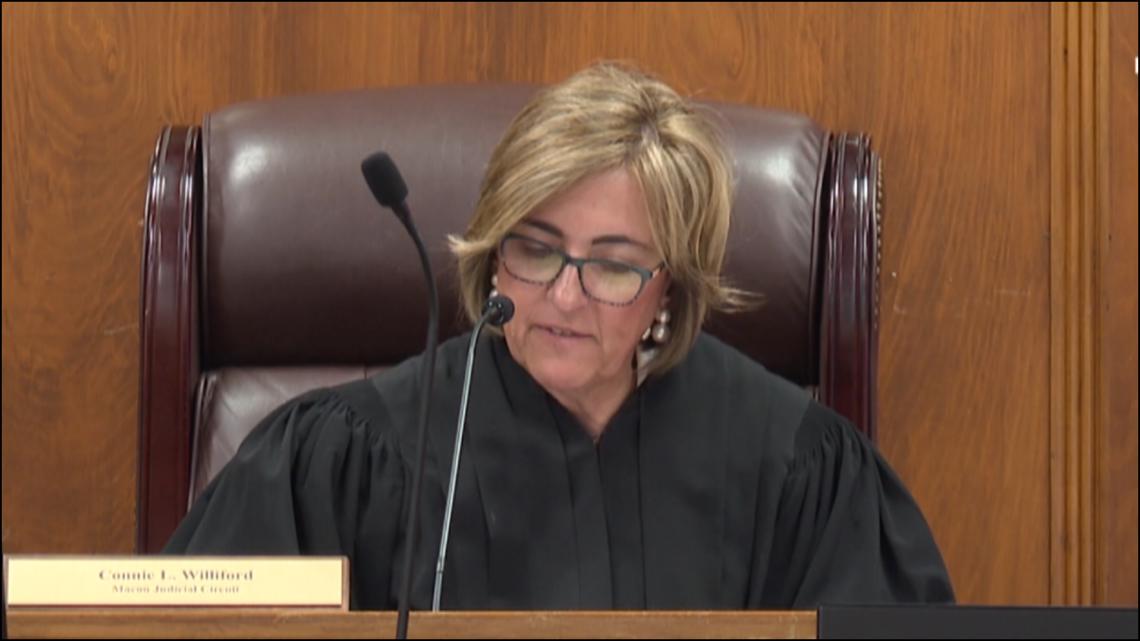 Judge tosses Byron officer's indictment due to DA error | 13wmaz.com