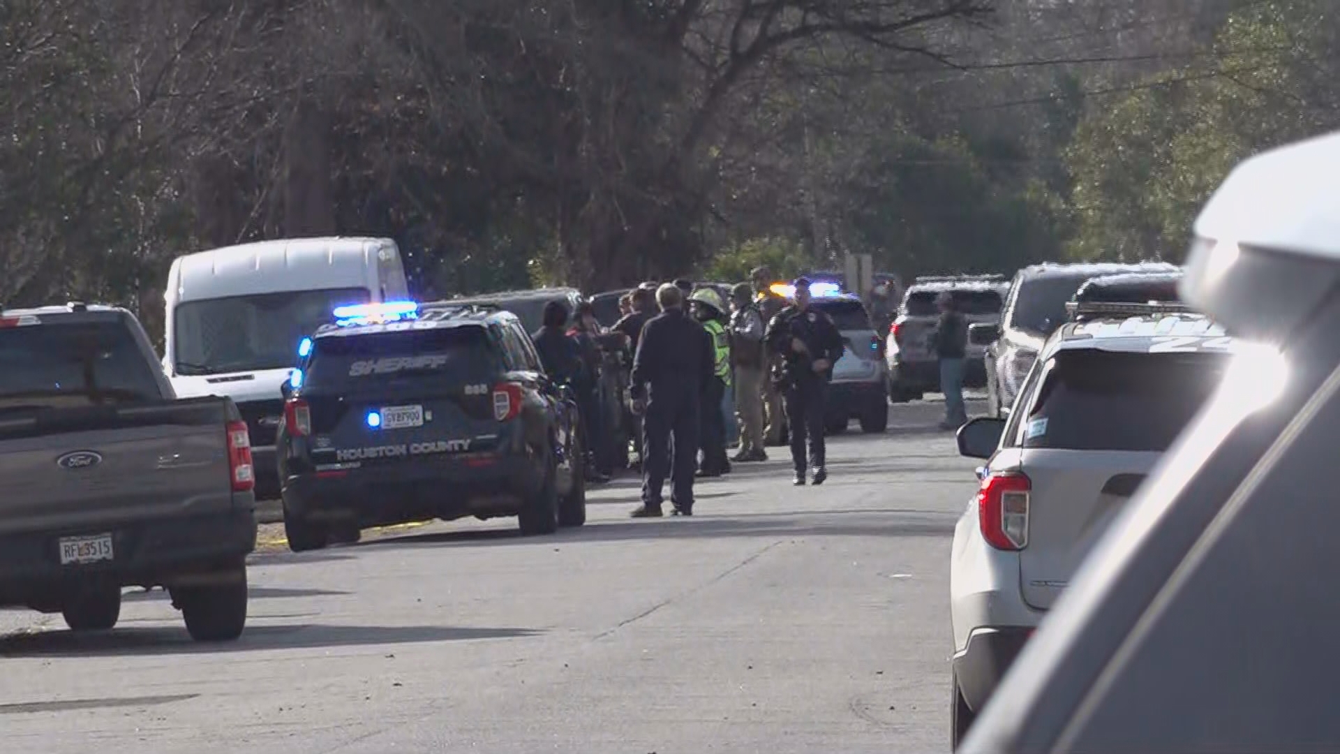 Warner Robins officer shot in standoff out of surgery and stable, 31 ...