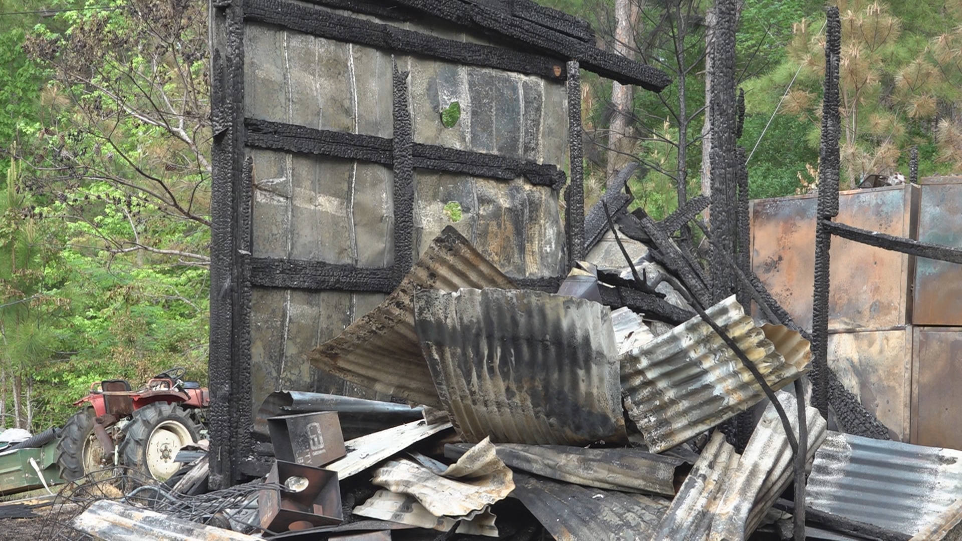 Teens rescue man from fire in Cochran shop blaze | 13wmaz.com