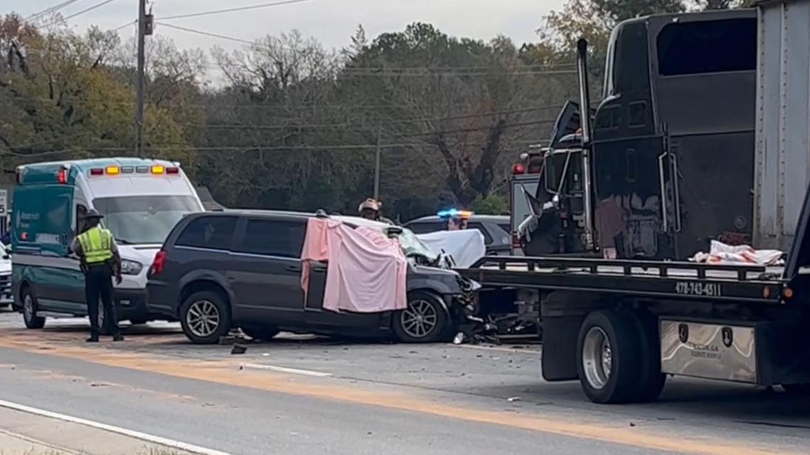 Crash leaves one dead in Macon, Georgia | 13wmaz.com