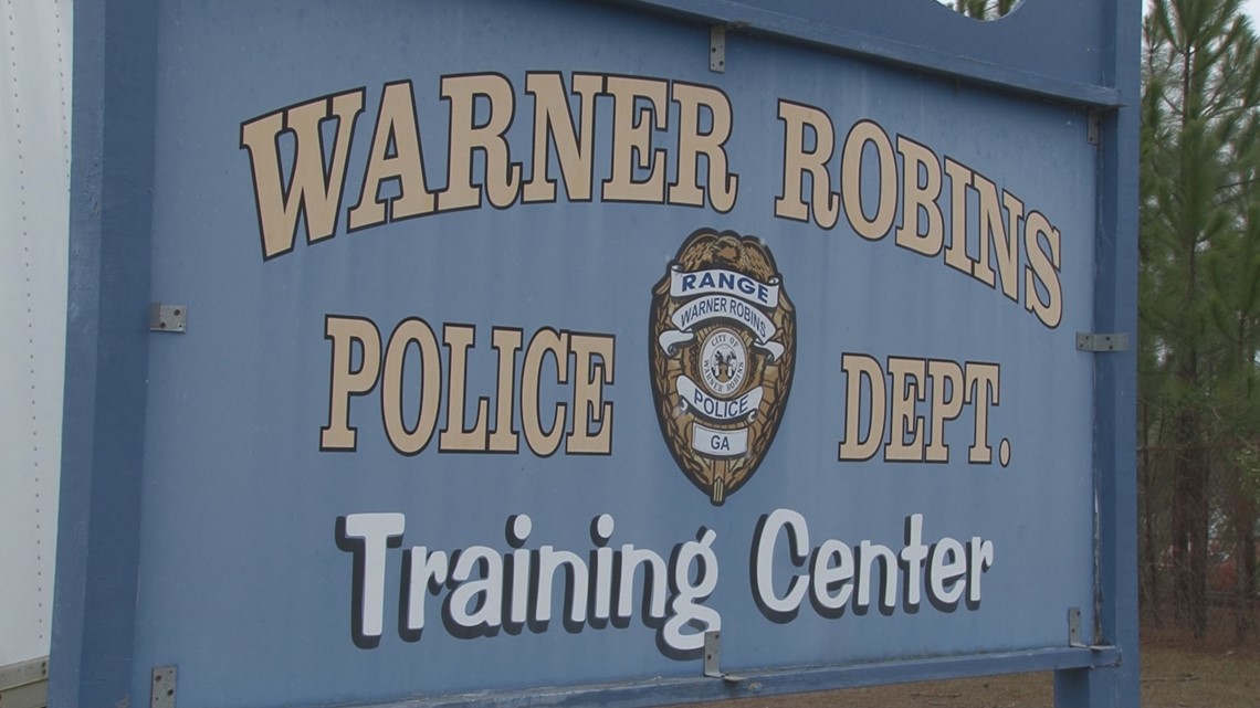 Warner Robins Police Department hosts citizens police academy | 13wmaz.com