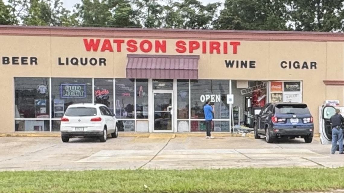 Car crashes into Watson Blvd liquor store causing $200K damage | 13wmaz.com