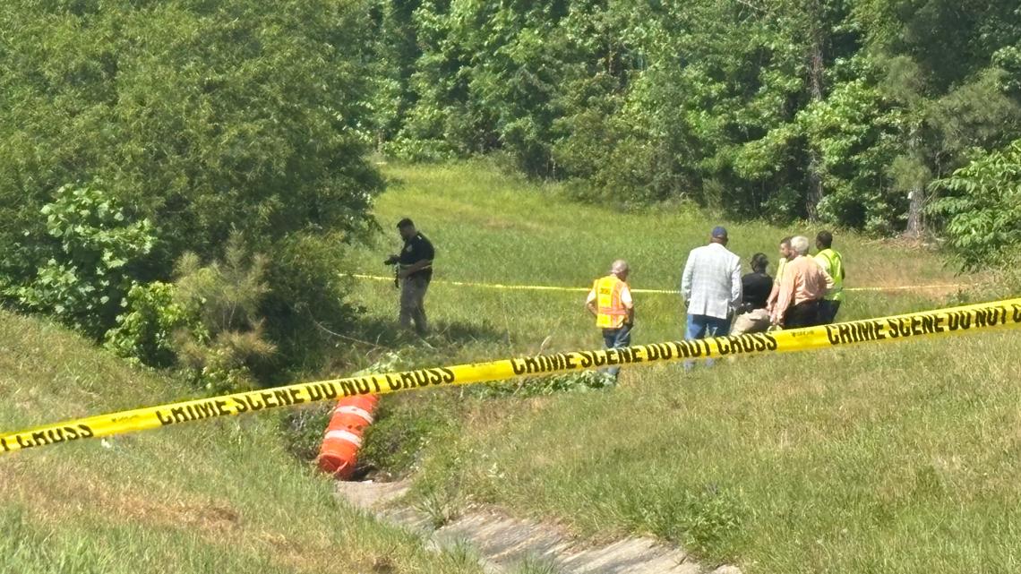 Coroner: Georgia DOT worker finds skeleton in ditch on I-75 in Peach ...