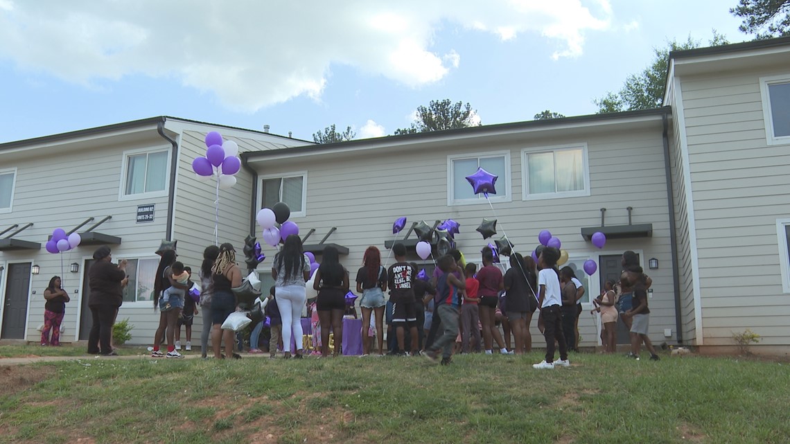 Macon residents gather to honor 28-year-old GA shooting victim | 13wmaz.com