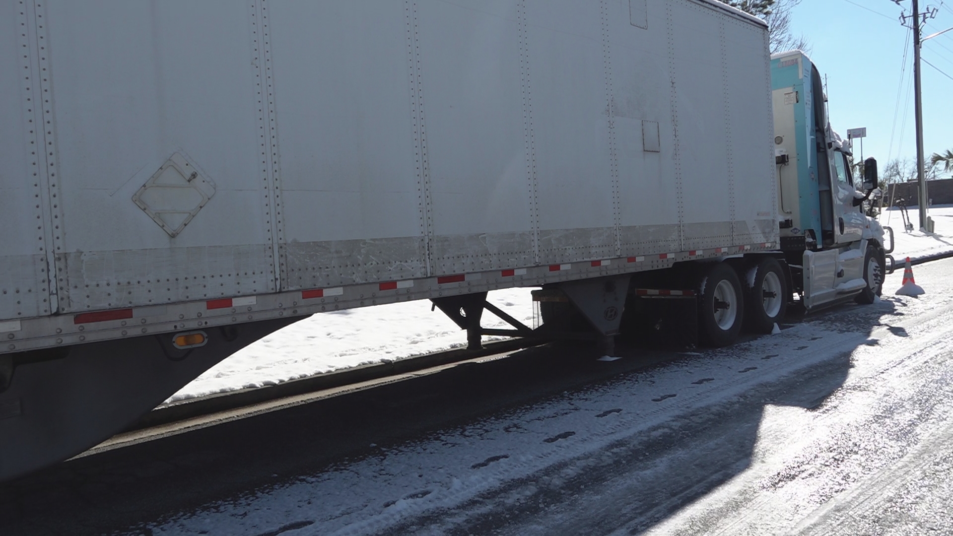 Truckers get stuck in snow after rare winter weather storm hits Central ...