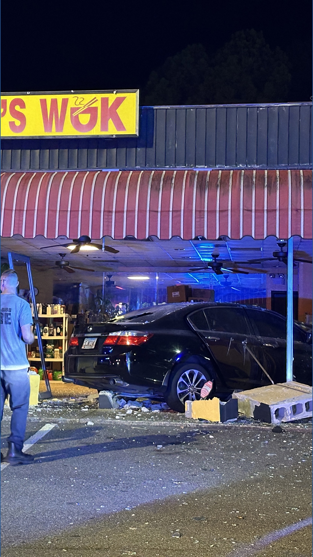 Driver injured after crashing into East Macon business | 13wmaz.com