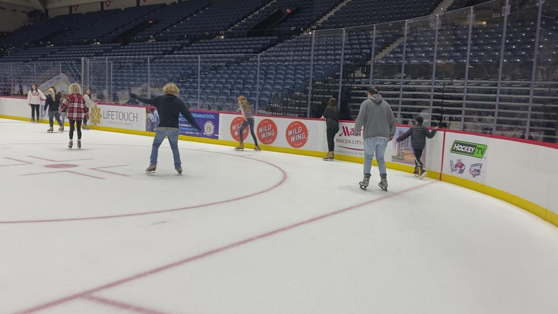 Last day of ice skating for 2022 at the Macon Centreplex | 13wmaz.com