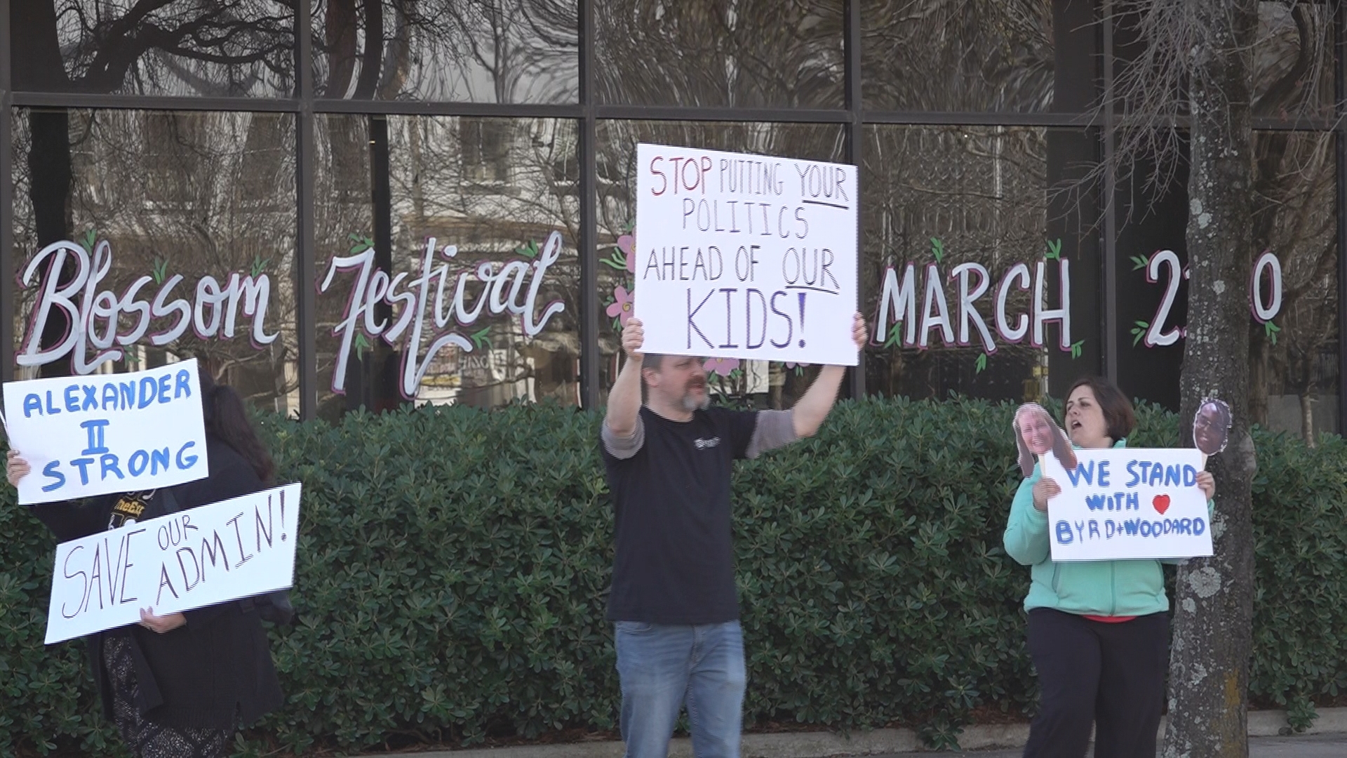 Alexander II Elementary parents protest school board's leadership ...