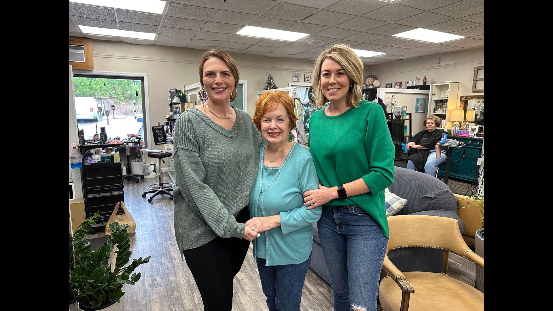 Warner Robins salon owner cuts hair for 58 years | 13wmaz.com