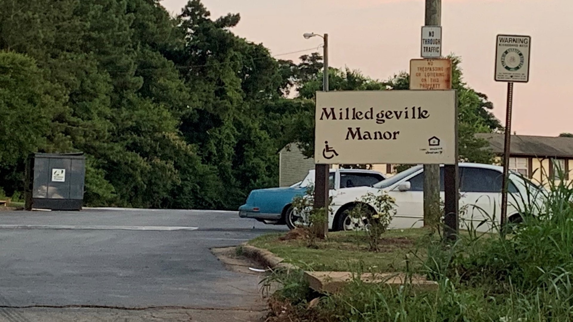 Teen dead after Milledgeville shooting at Manor Apartments | 13wmaz.com