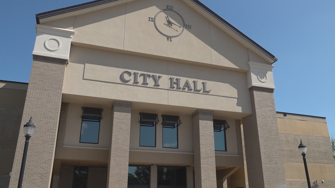 Warner Robins mayoral candidates weigh in on crime, downtown growth ...