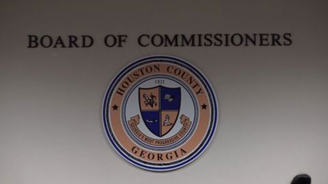 Houston County repairing water main break on Golden Eagle Drive off ...