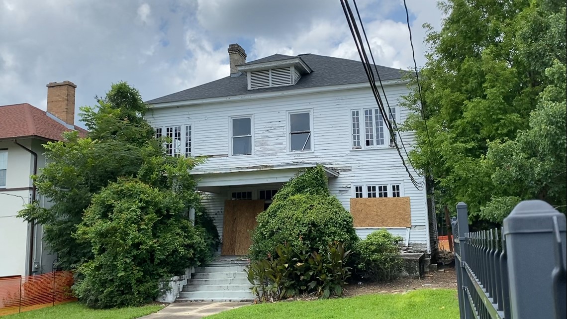 Vineville neighbors fight to preserve historic Macon house | 13wmaz.com