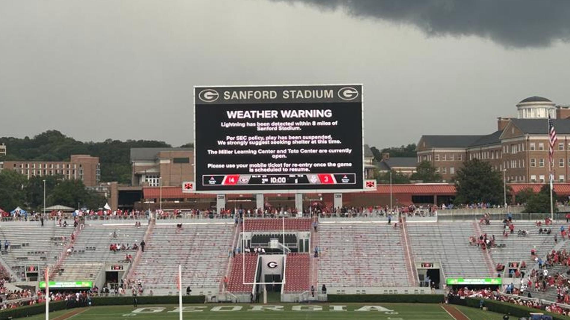 Georgia game goes into lightning delay at halftime | 13wmaz.com