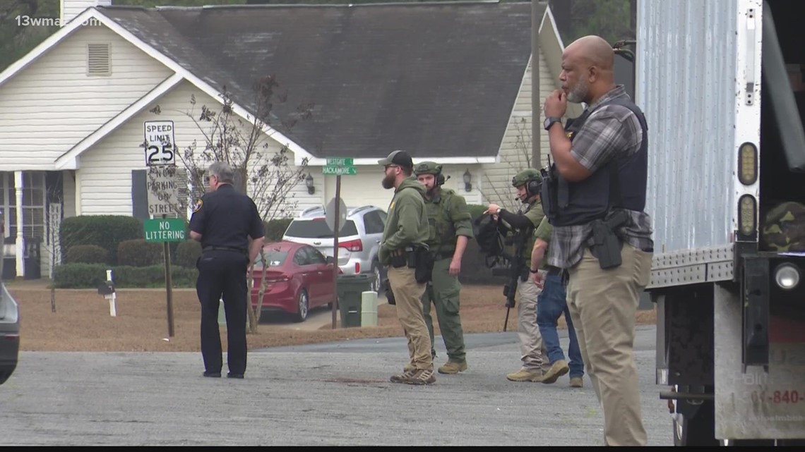 6-hour standoff ends after man shot, arrested on Somerset Drive in Warner Robins | 13wmaz.com