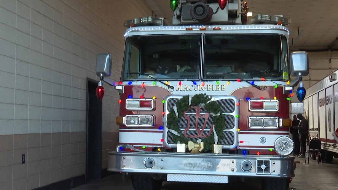 Santa tours Macon in style to help spread Christmas cheer | 13wmaz.com