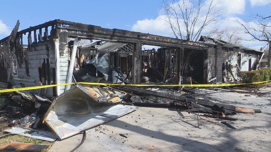 Neighbors gather after house fire in Warner Robins | 13wmaz.com