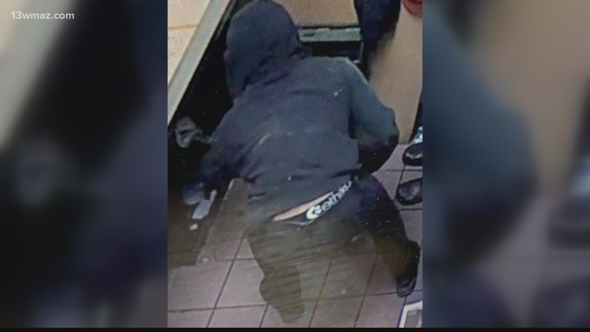 Man robs Macon Wendy's after jumping through drive-thru window | 13wmaz.com