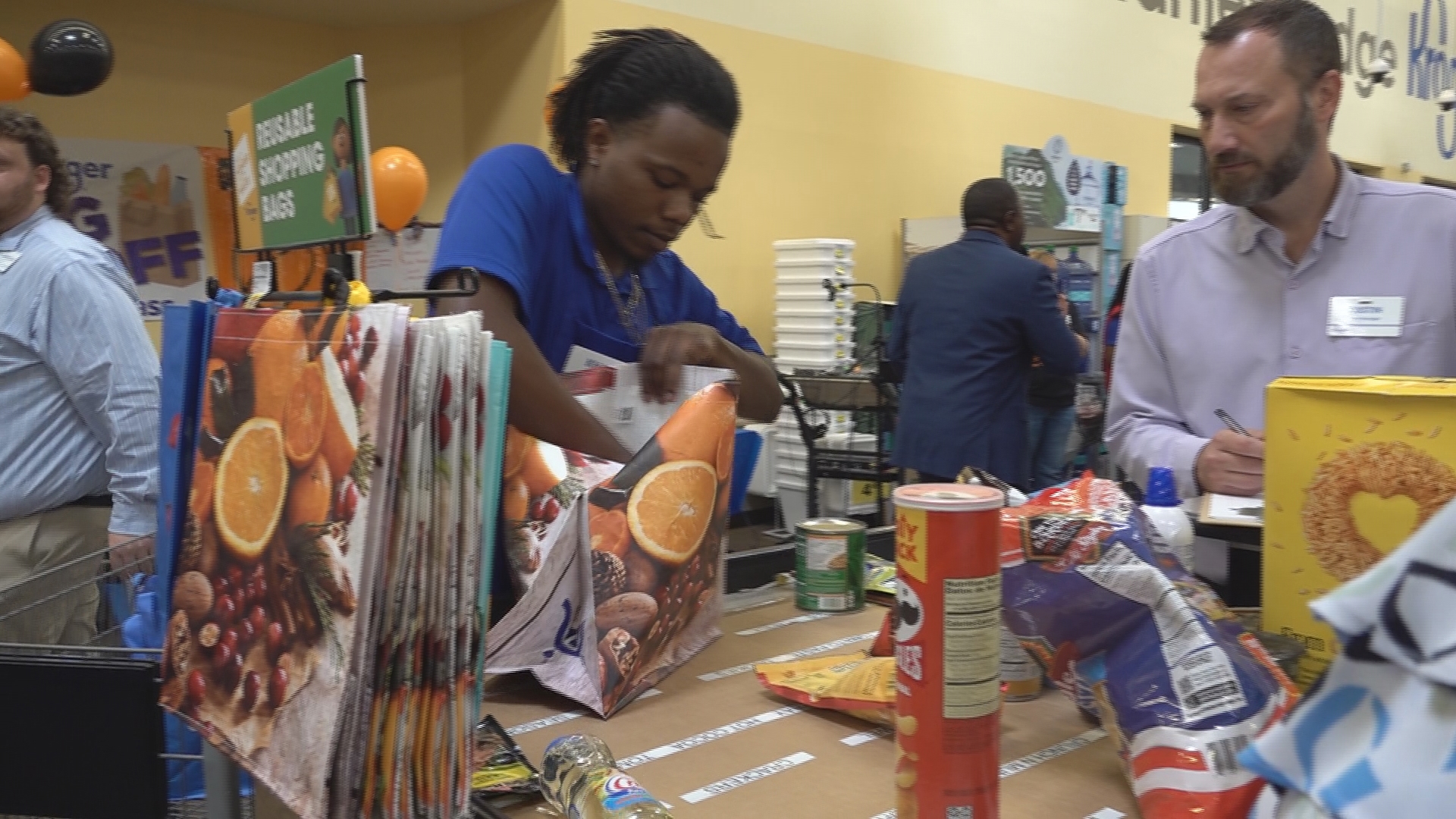 Central Georgia baggers compete in Kroger Bag-Off | 13wmaz.com