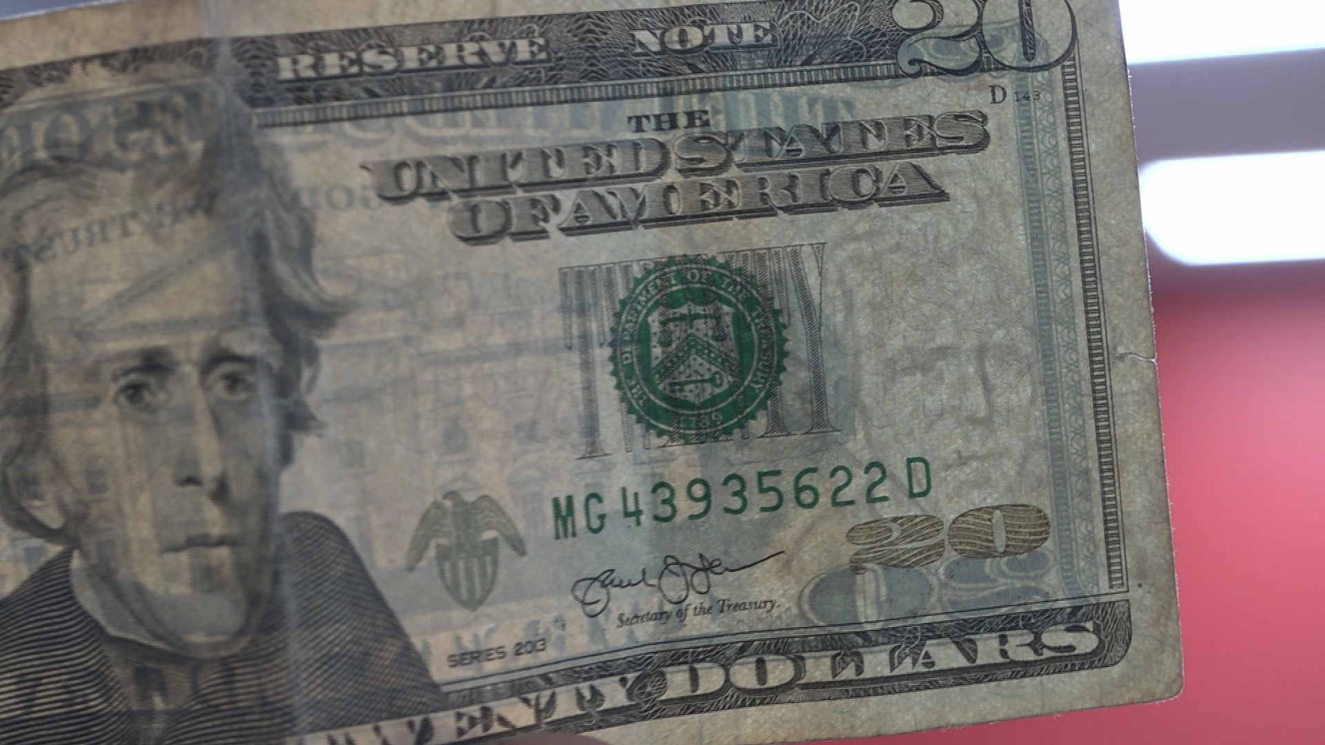 Counterfeit money: Here's how to spot fake cash | 13wmaz.com