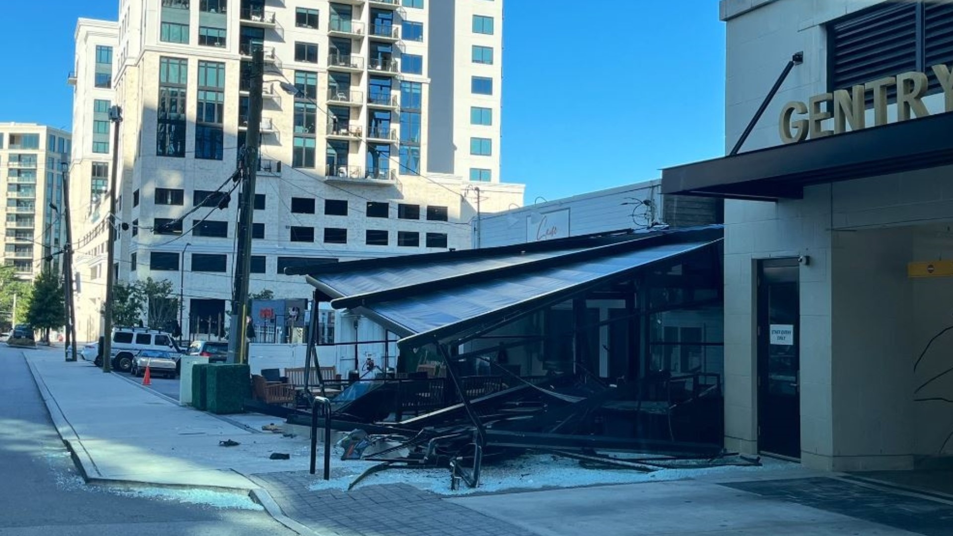Sauce Buckhead patio smashed up by car | 13wmaz.com