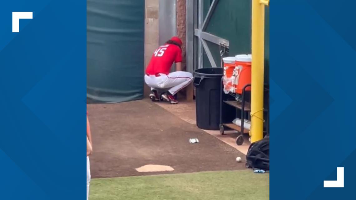 Video of Georgia pitcher potentially cheating vs. Texas A&M | 13wmaz.com