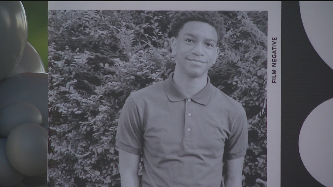 Bryce Brooks vigil | Georgia teen dies in strong current | 13wmaz.com