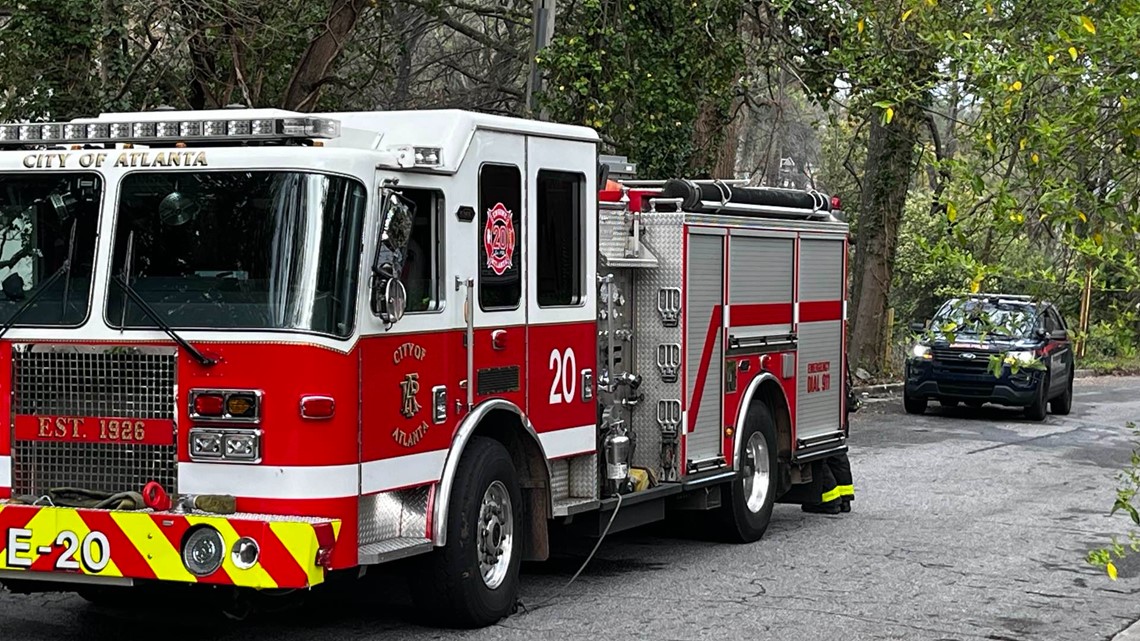 Firefighter hurt in Atlanta crash, officials say | 13wmaz.com