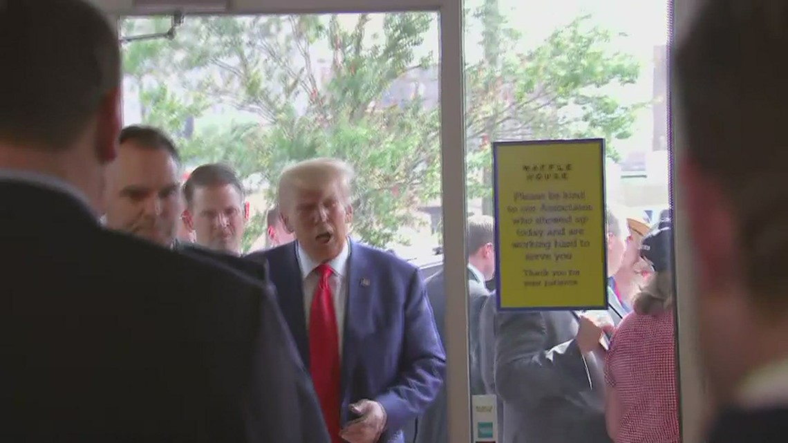 Donald Trump visits Waffle House in Georgia | 13wmaz.com